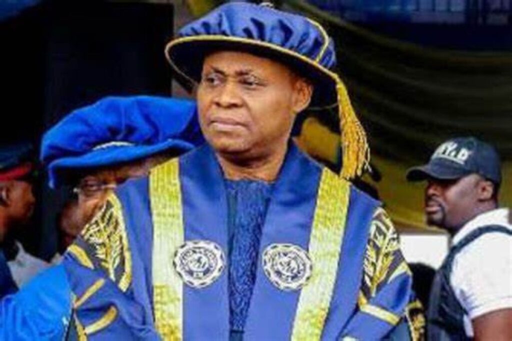 Nigéria : le père de Davido fait don d’un milliard de nairas à une ...